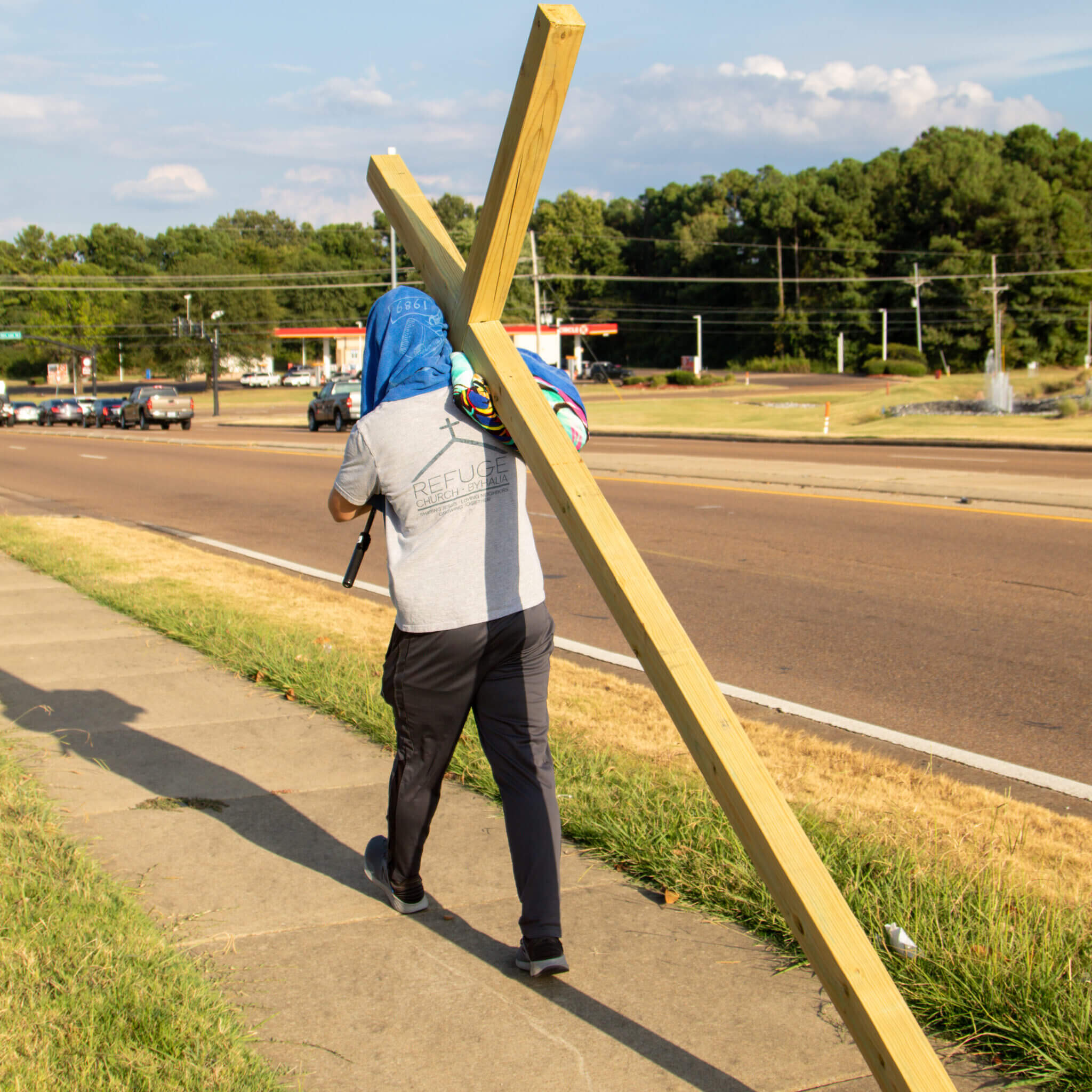 ‘That Pick Up Your Cross Guy’ Carries 45-Pound Symbol of Faith Across ...