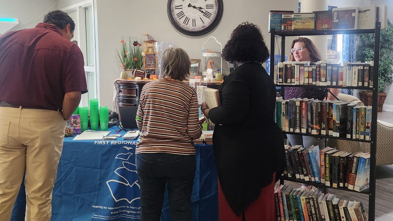 Library Pop-Up brings books to senior living residents | DeSoto County News