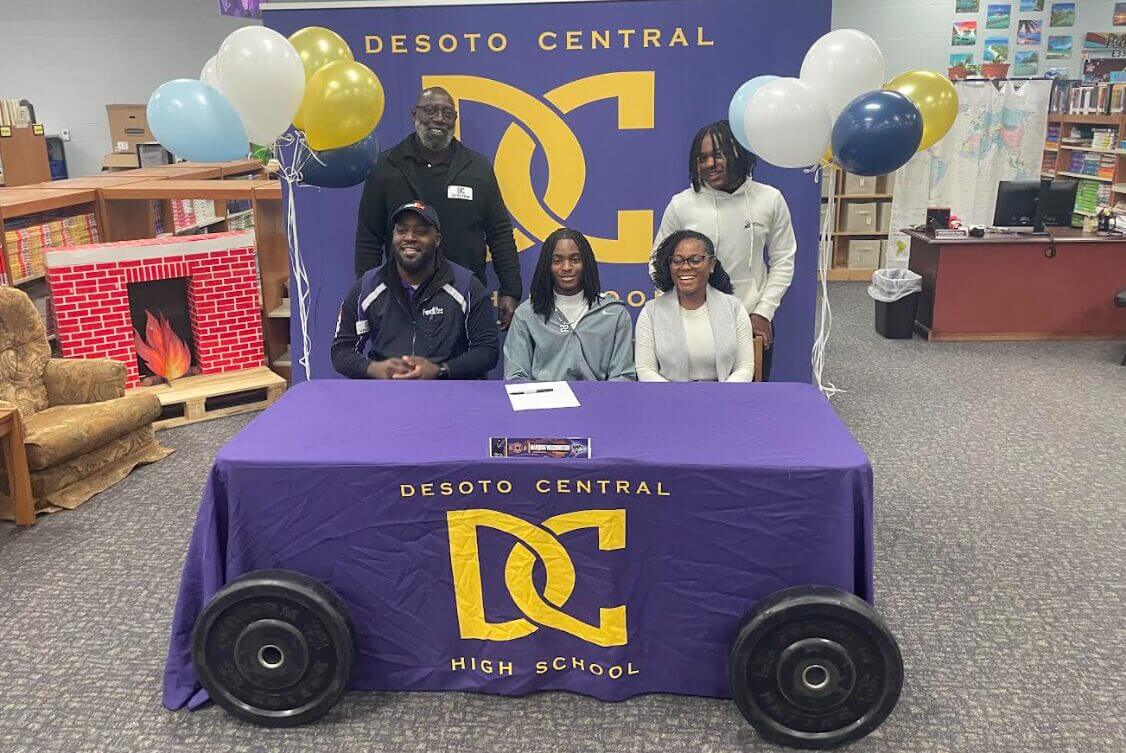DeSoto Central powerlifter Washington signs with Blue Mountain ...